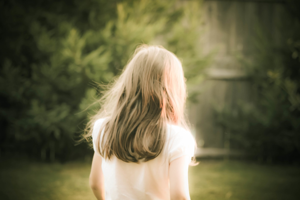 What makes a people pleaser? The origins of people pleasing explained.